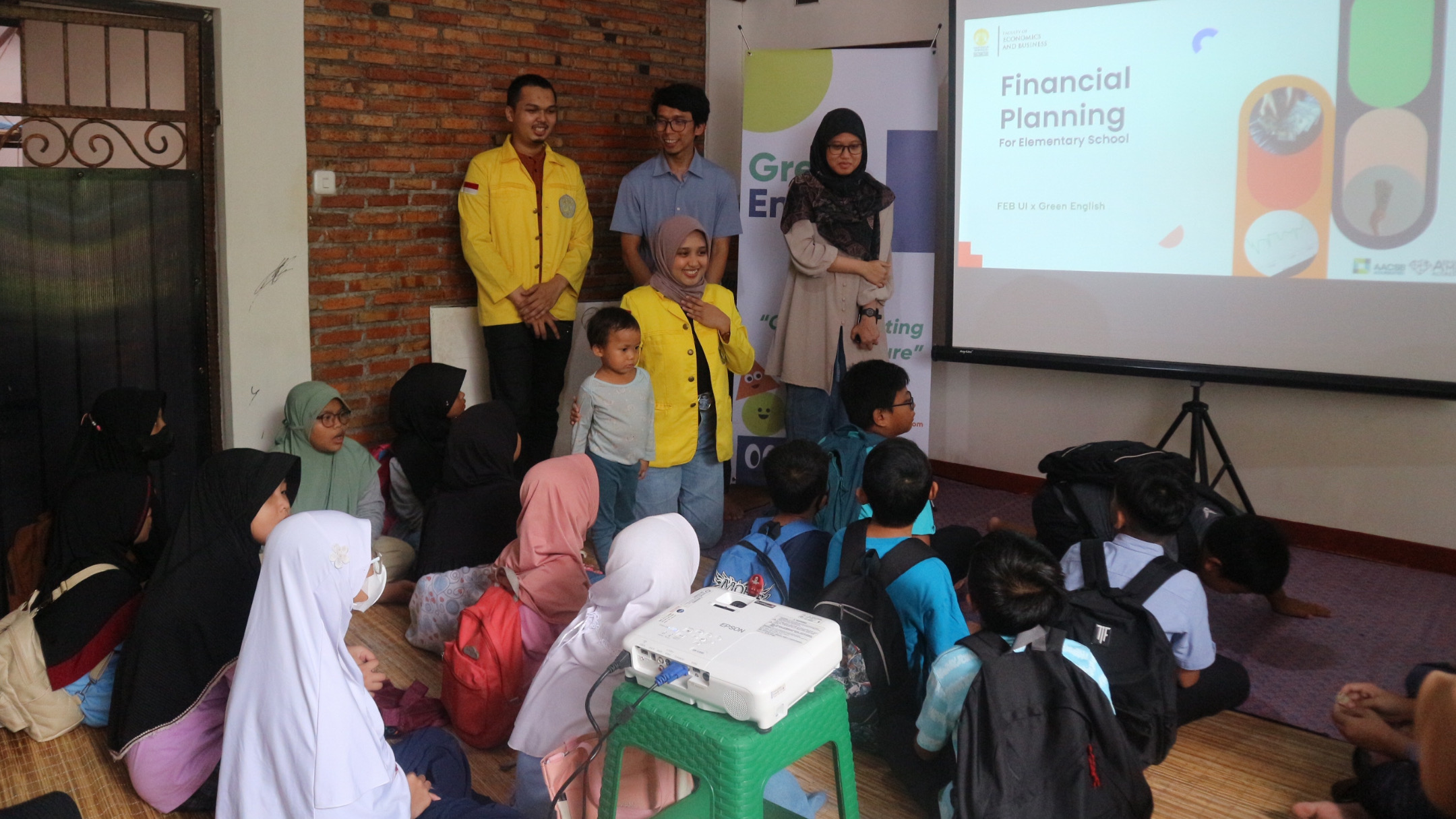 FEB UI x Green English, Delegasi FEB UI Kenalkan Perencanaan Keuangan ...